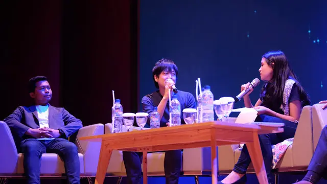 Pengalaman Pertama Maudy Ayunda Jadi Moderator Diskusi Panel Tentang ...