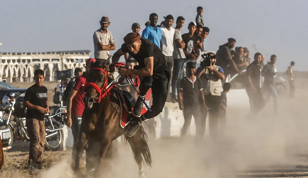 FOTO: Melihat Serunya Para Joki Balap Kuda di Jalur Gaza - Foto ...