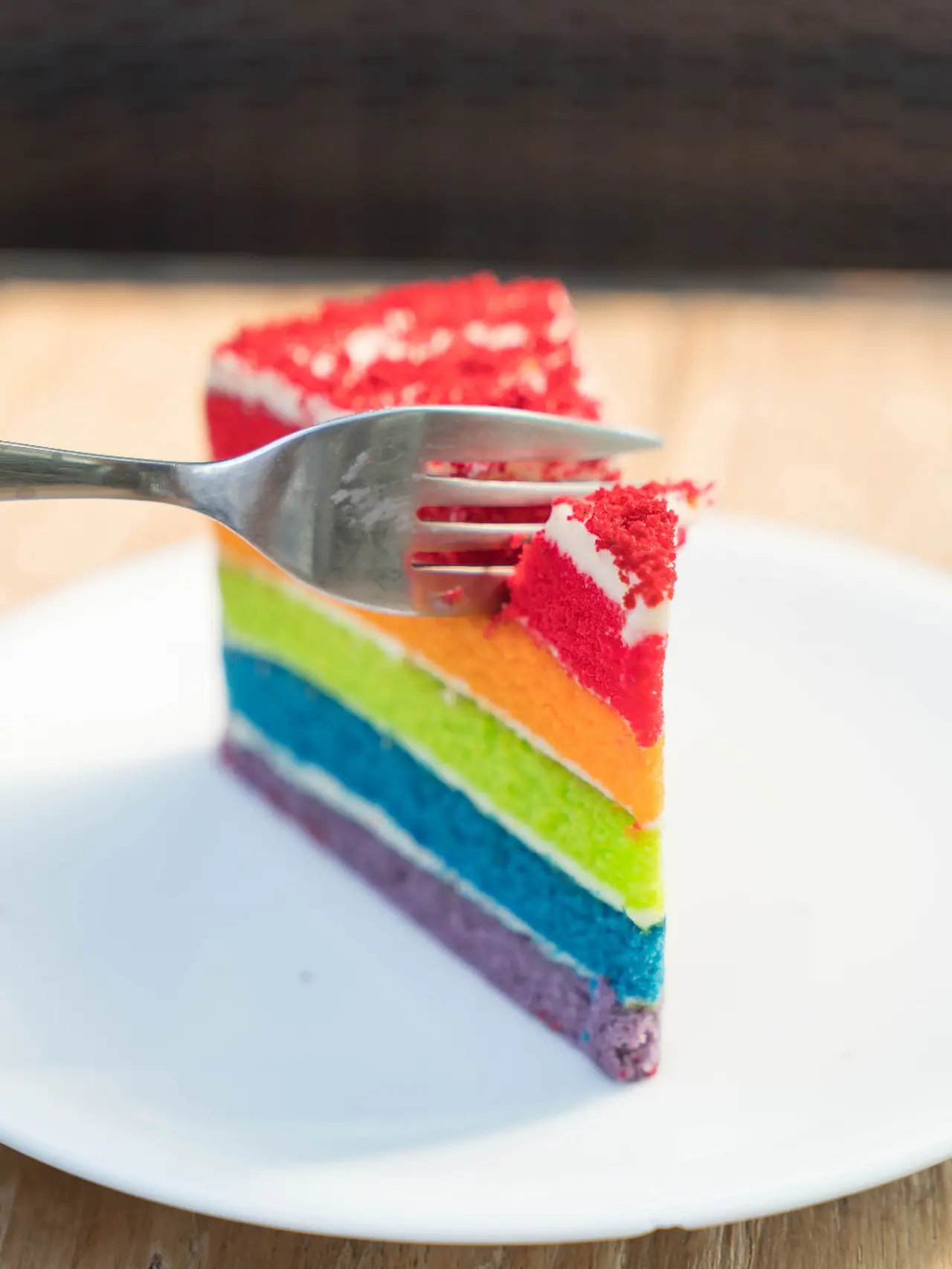 6 Cara Membuat Rainbow Cake yang Lembut, Bisa Dikukus hingga Dipanggang ...
