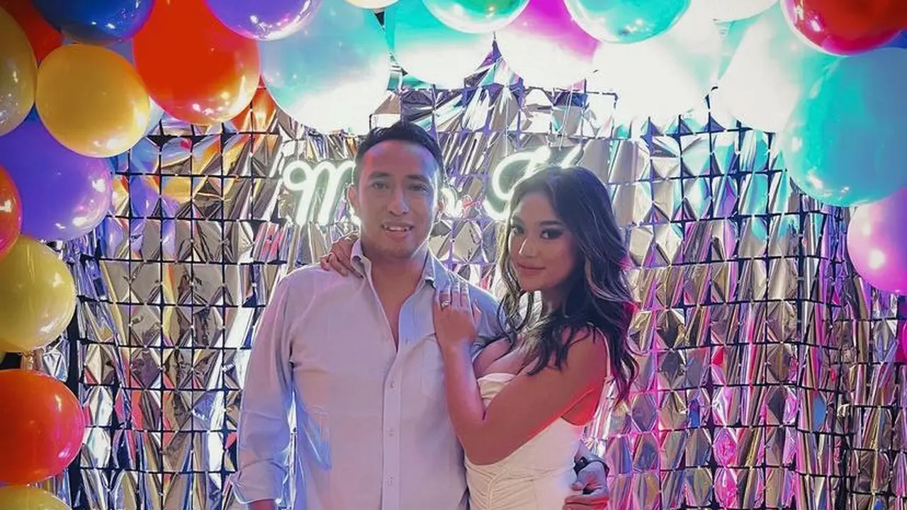 6 Potret Marion Jola Berbalut Dress Saat Rayakan Ulang Tahun ke-22, Tampil Mesra Bareng Pacar ...
