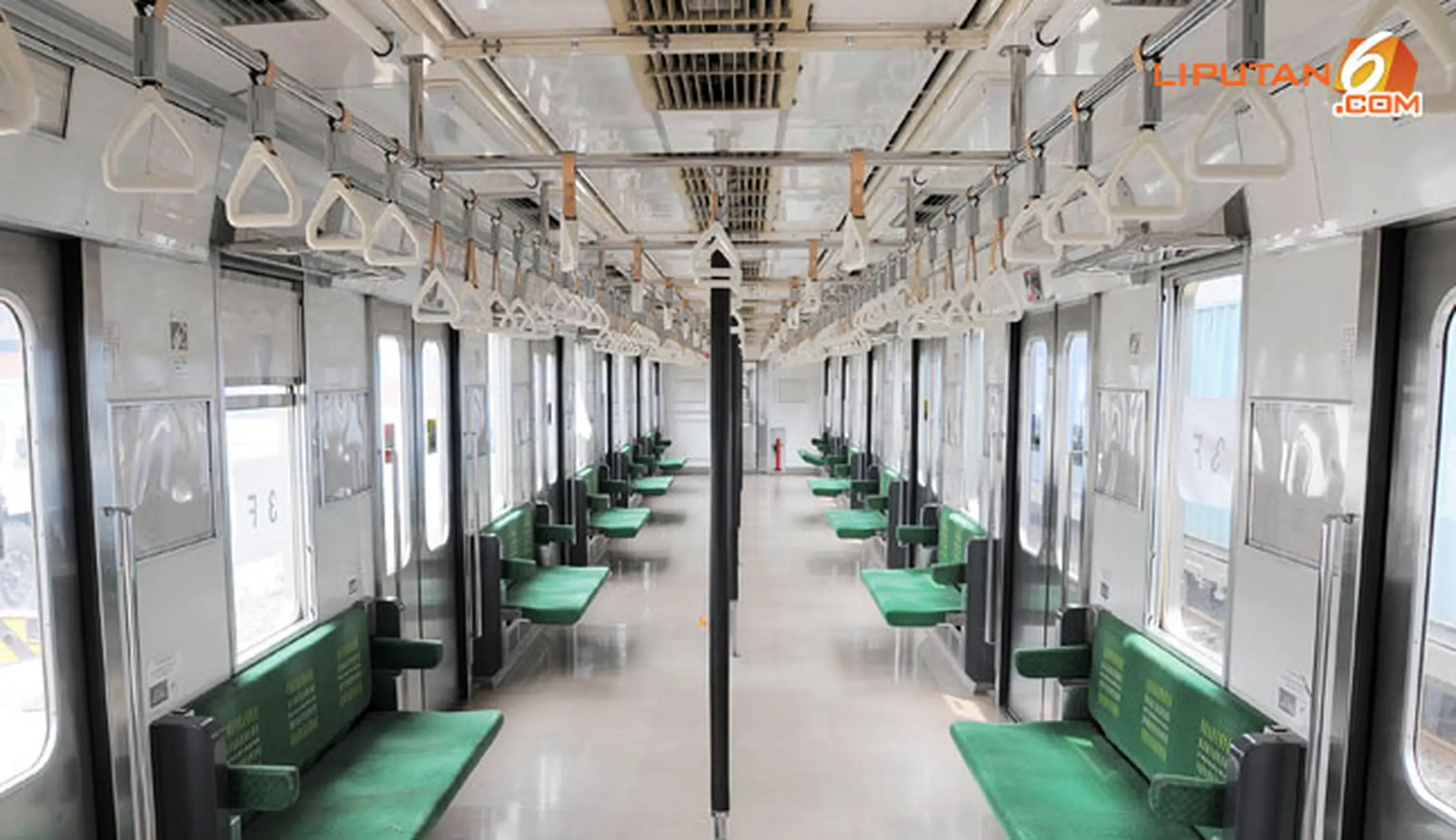 Intip Interior Gerbong Kereta Api Baru - Foto Liputan6.com
