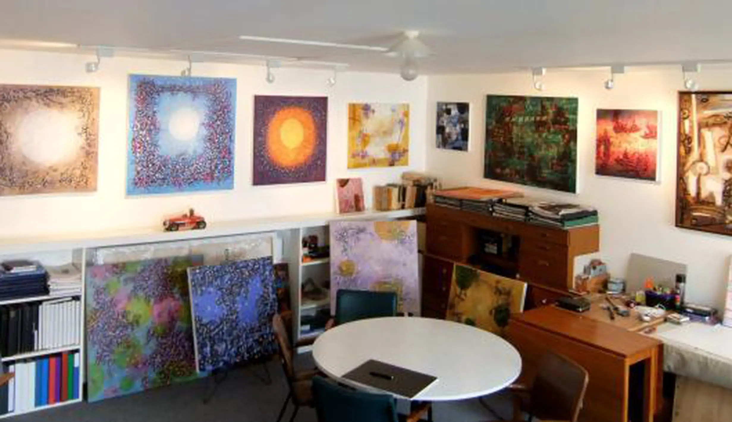 Yuk Intip Studio Para Pekerja Seni yang Penuh Inspirasi Ini