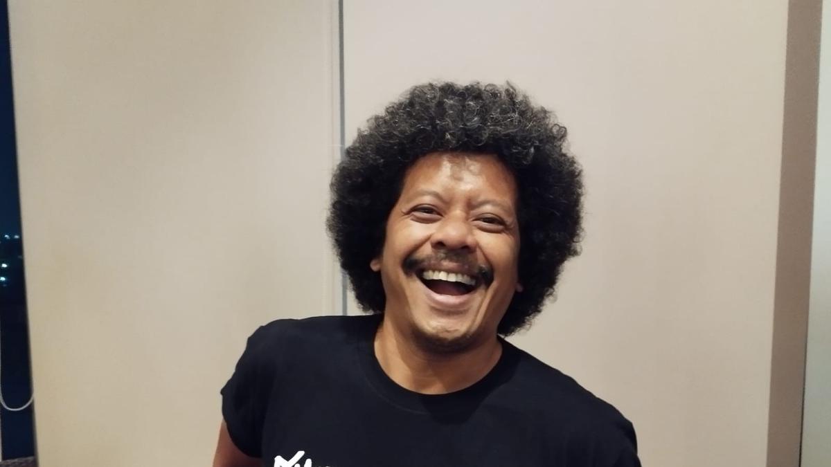 Eddi Brokoli Rela Pangkas Rambut Kribonya Demi Mirip Denny Sabri di ...