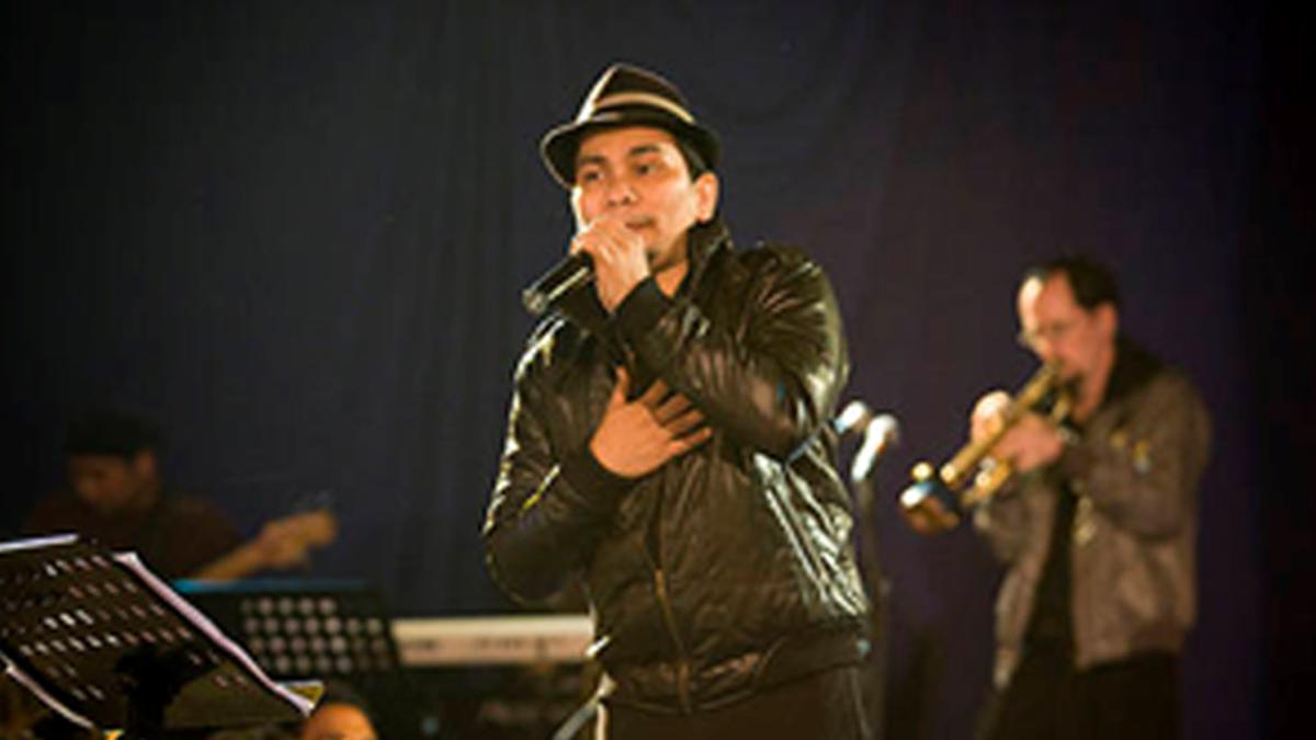 Tompi Sukses Getarkan Konser `STERIL` di Undip
