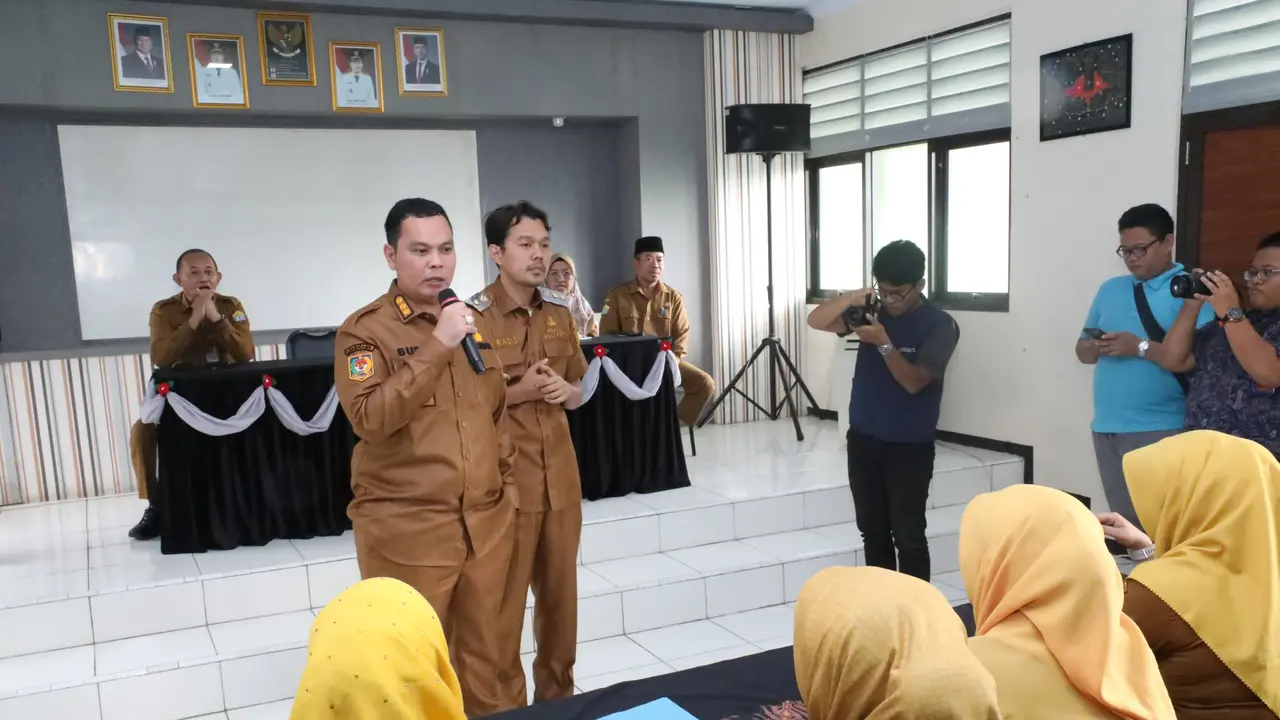 Wali Kota Serang Pastikan Program Bantuan Seragam Sekolah Gratis Bakal ...