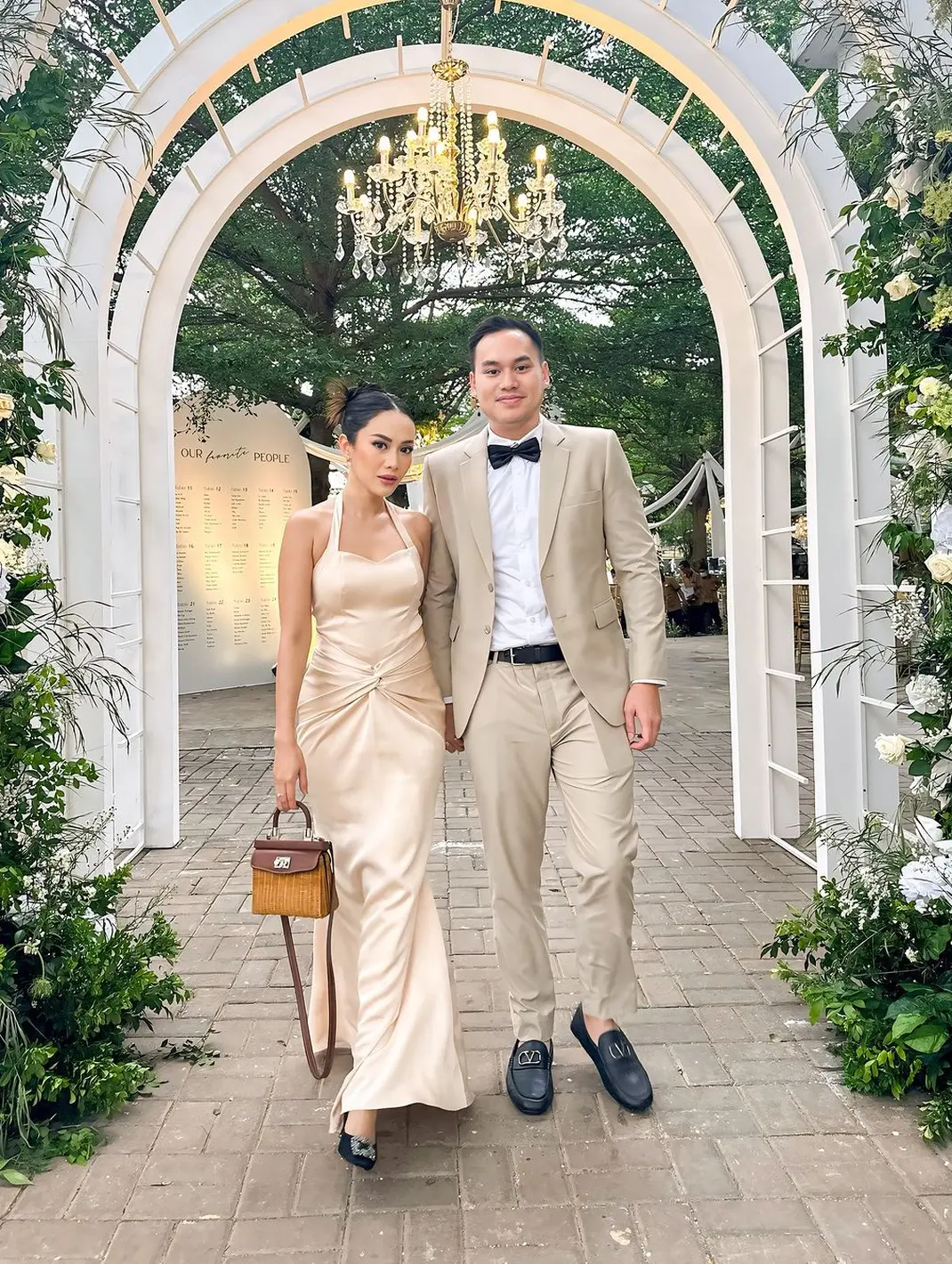 6 Potret Tampilan Elegan Anissa Aziza dan Merdianti Octavia Saat Jadi ...