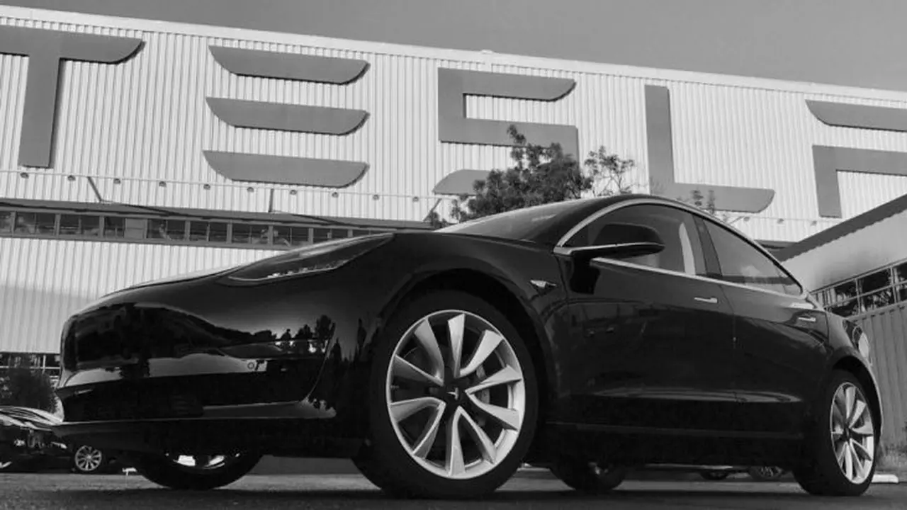 Bos Tesla Bocorkan Sosok Model 3 - Otomotif Liputan6.com