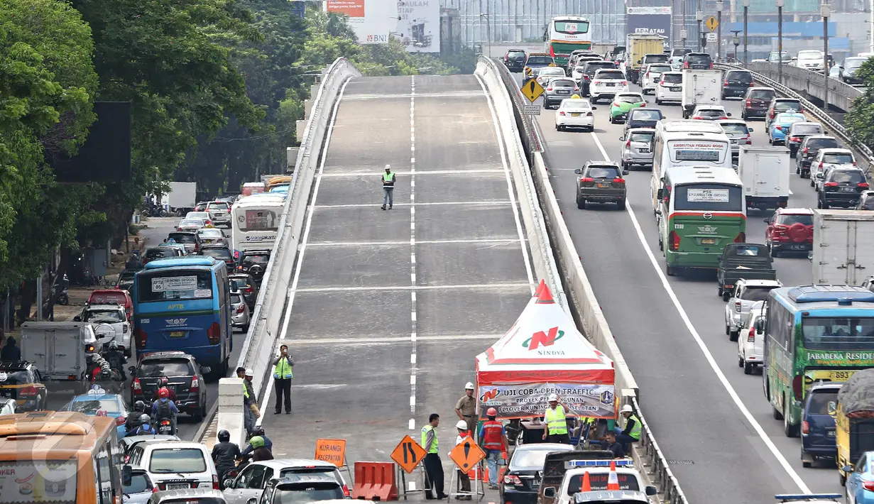 Flyover Kuningan Mulai Diuji Coba - Foto Liputan6.com