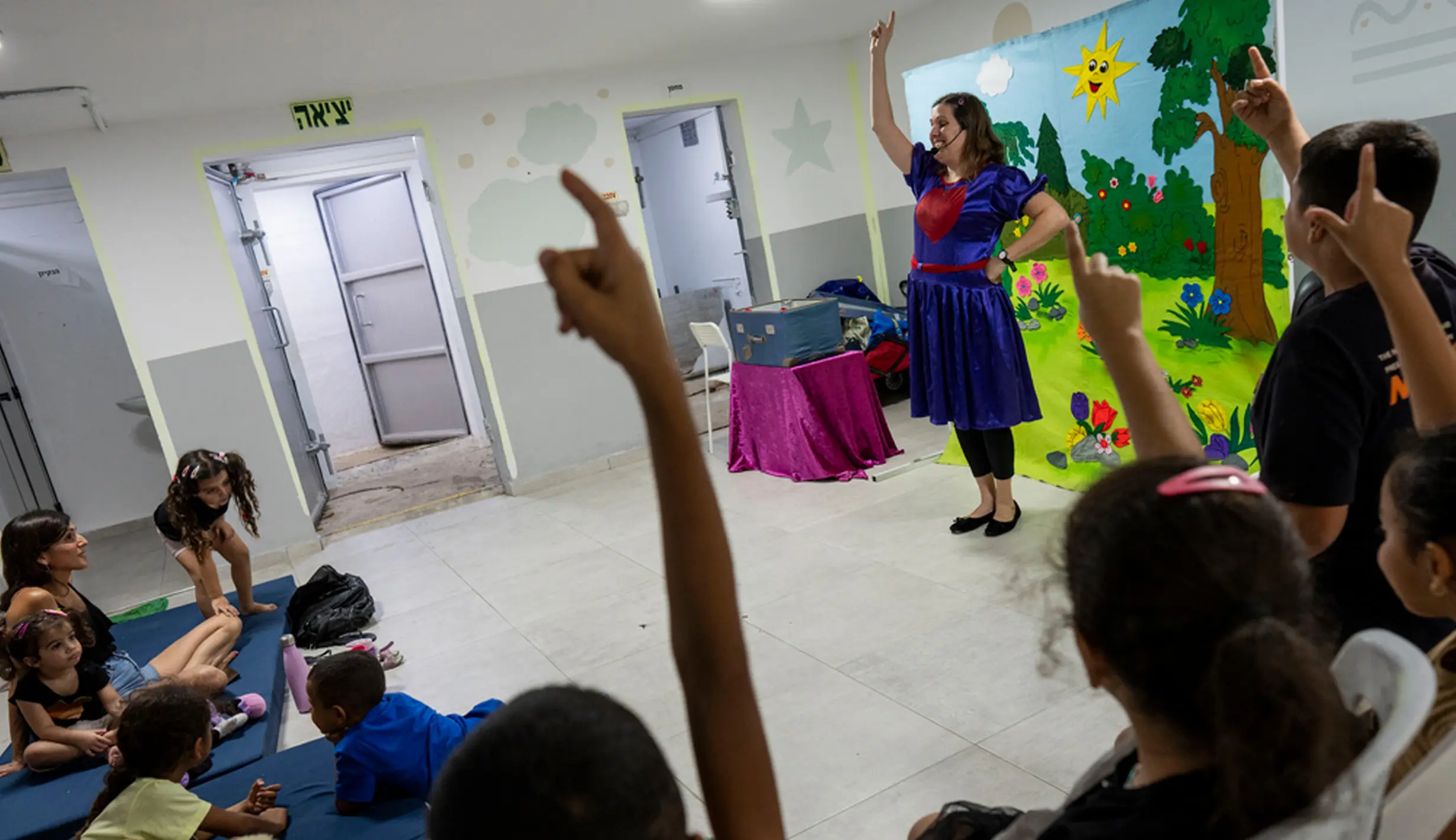 Melihat Tempat Berlindung Warga Israel dari Serangan Roket Hamas - Foto ...