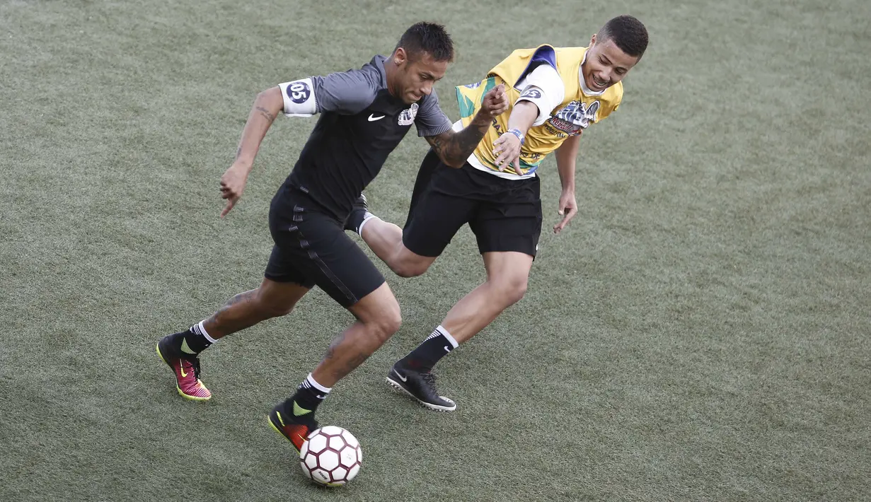 Mengintip Aksi Neymar di Neymar Junior Institute Project - Foto Bola.com