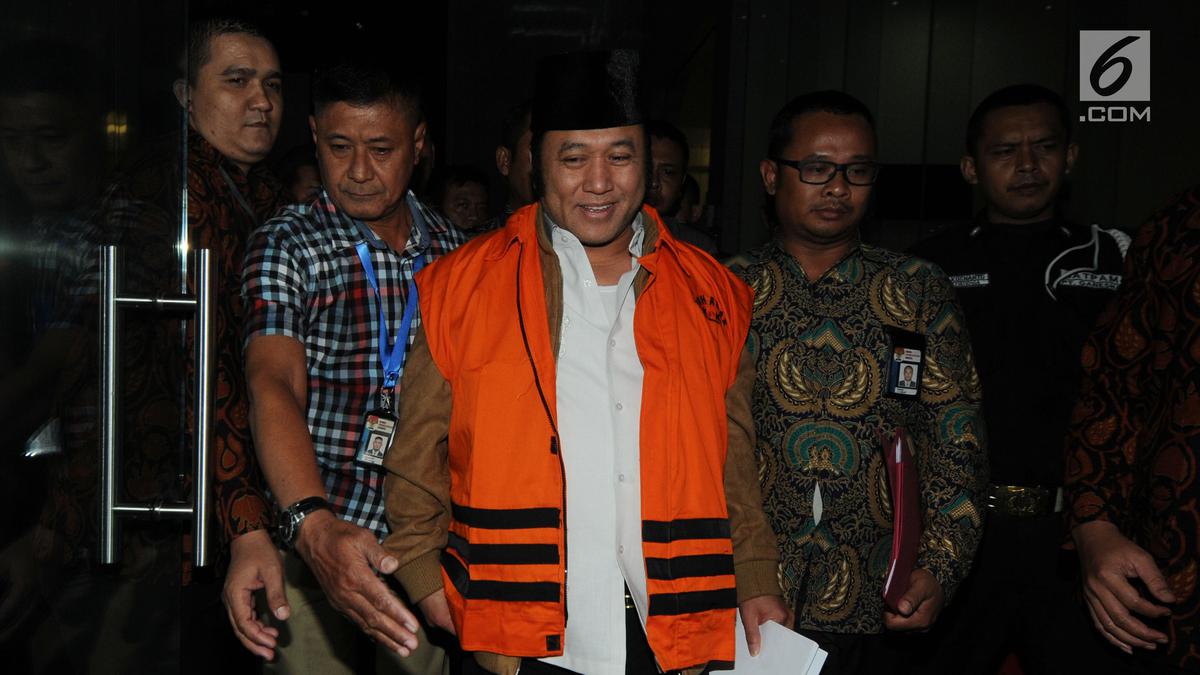 FOTO: KPK Resmi Tahan Bupati Lampung Selatan