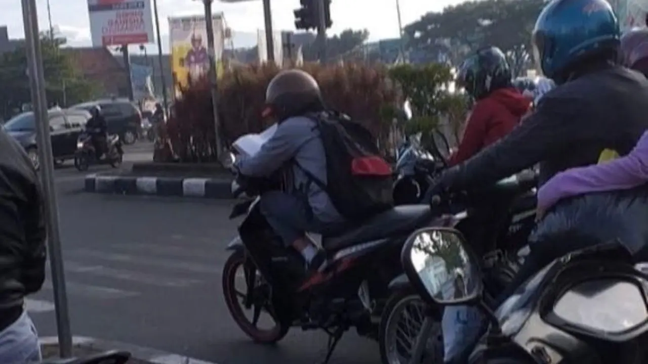 6 Potret Aksi Pelajar saat Dikejar Ujian Ini Berakhir Kocak, Bikin Geleng Kepala - Hot Liputan6.com