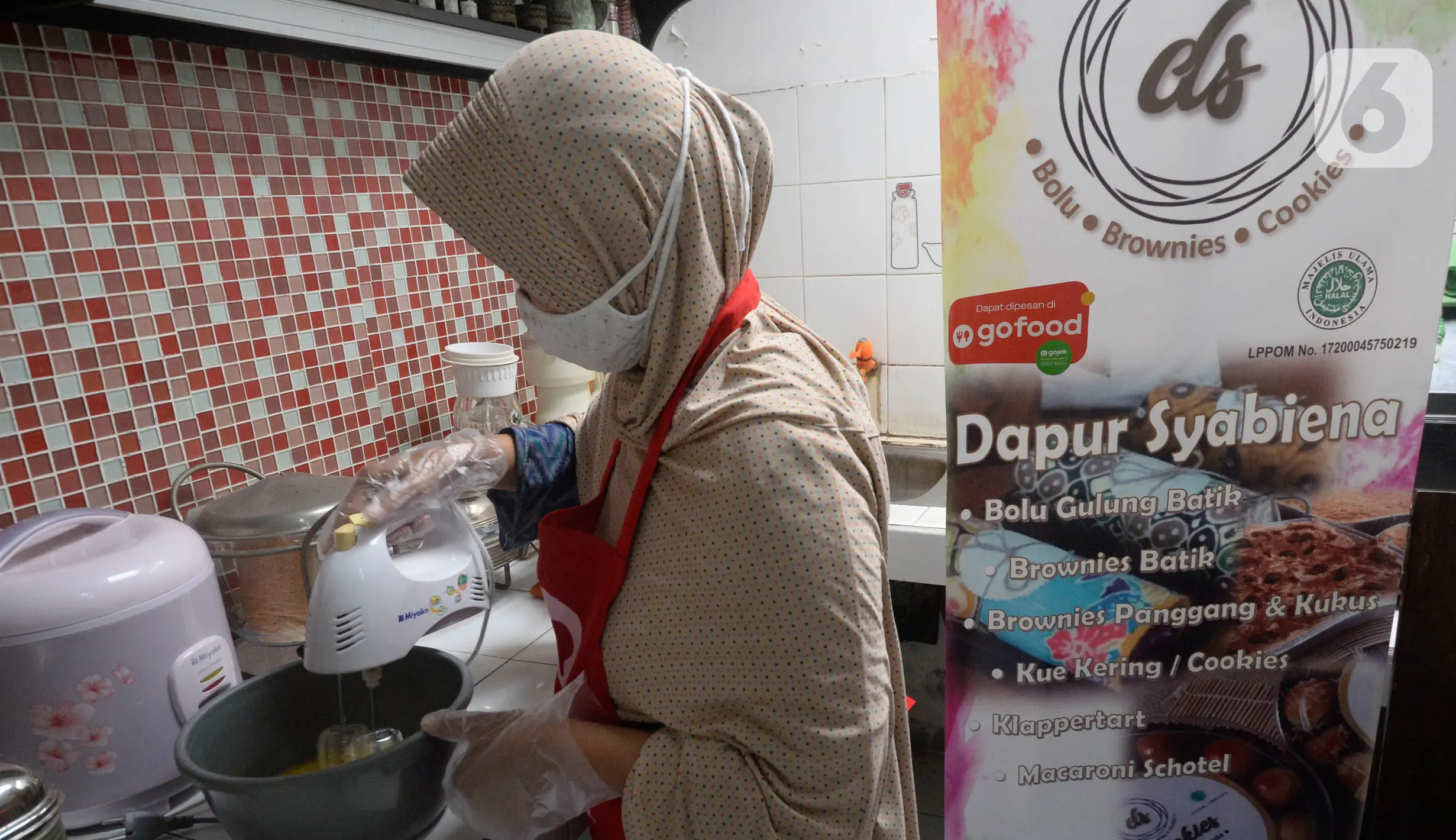 FOTO: Intip Pembuatan Brownies Bermotif Batik - Foto Liputan6.com