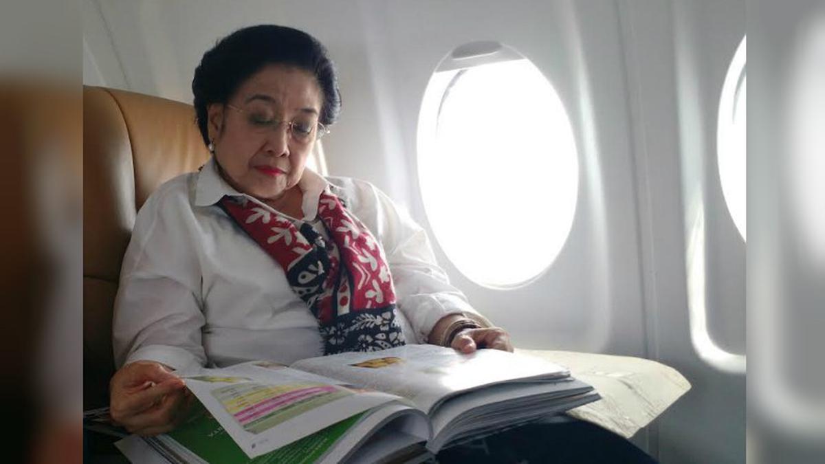 Risma Sambut Kedatangan Megawati dan Ahok di Blitar - News Liputan6.com