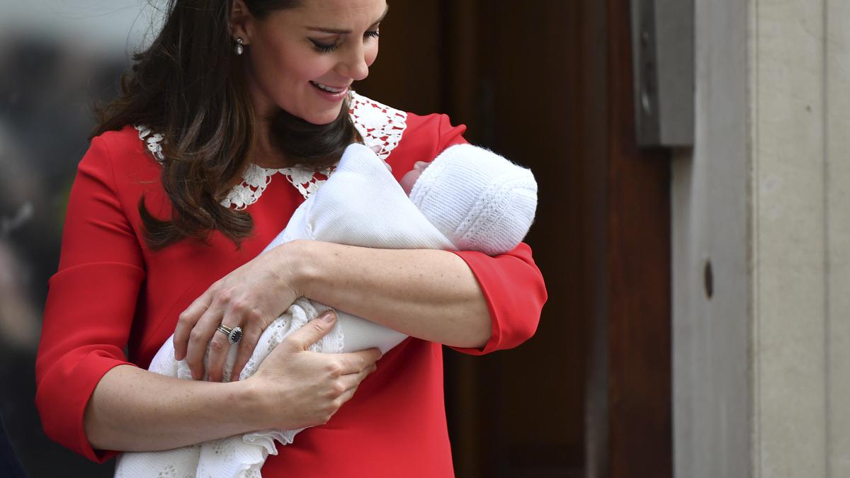 Simpel, Ini Harga Dress Merah yang Dipakai Kate Middleton Pasca Melahirkan