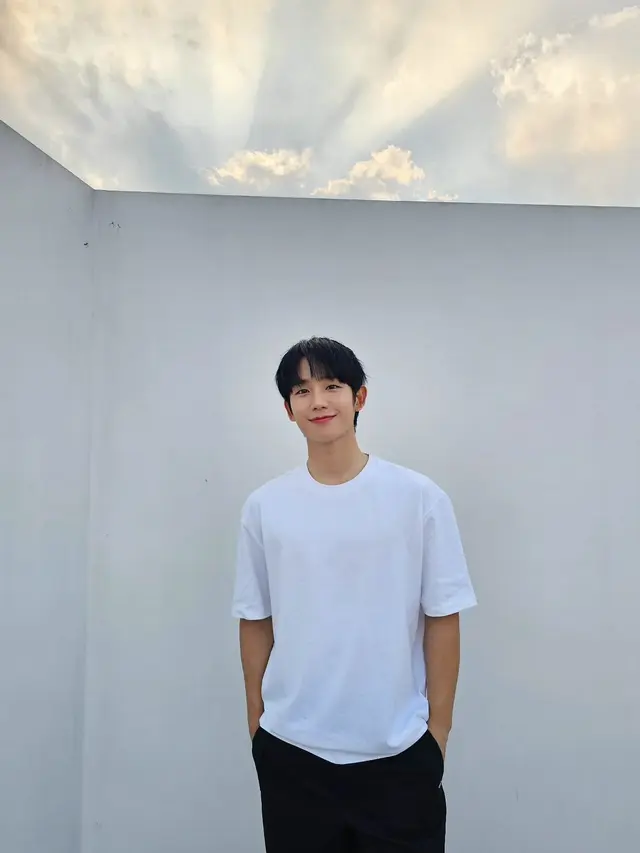 Profil Jung Hae In, Aktor Korea yang Perankan Karakter Arsitek di Love ...