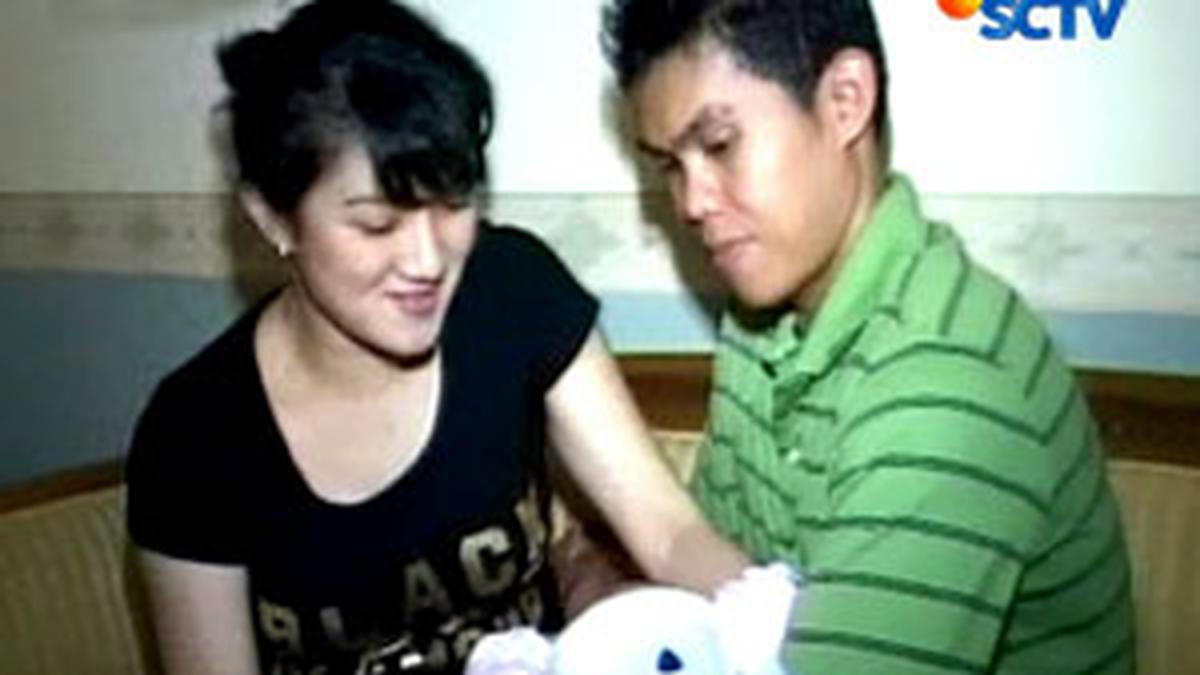 Melly SHE Lebaran Bersama Suami - ShowBiz Liputan6.com