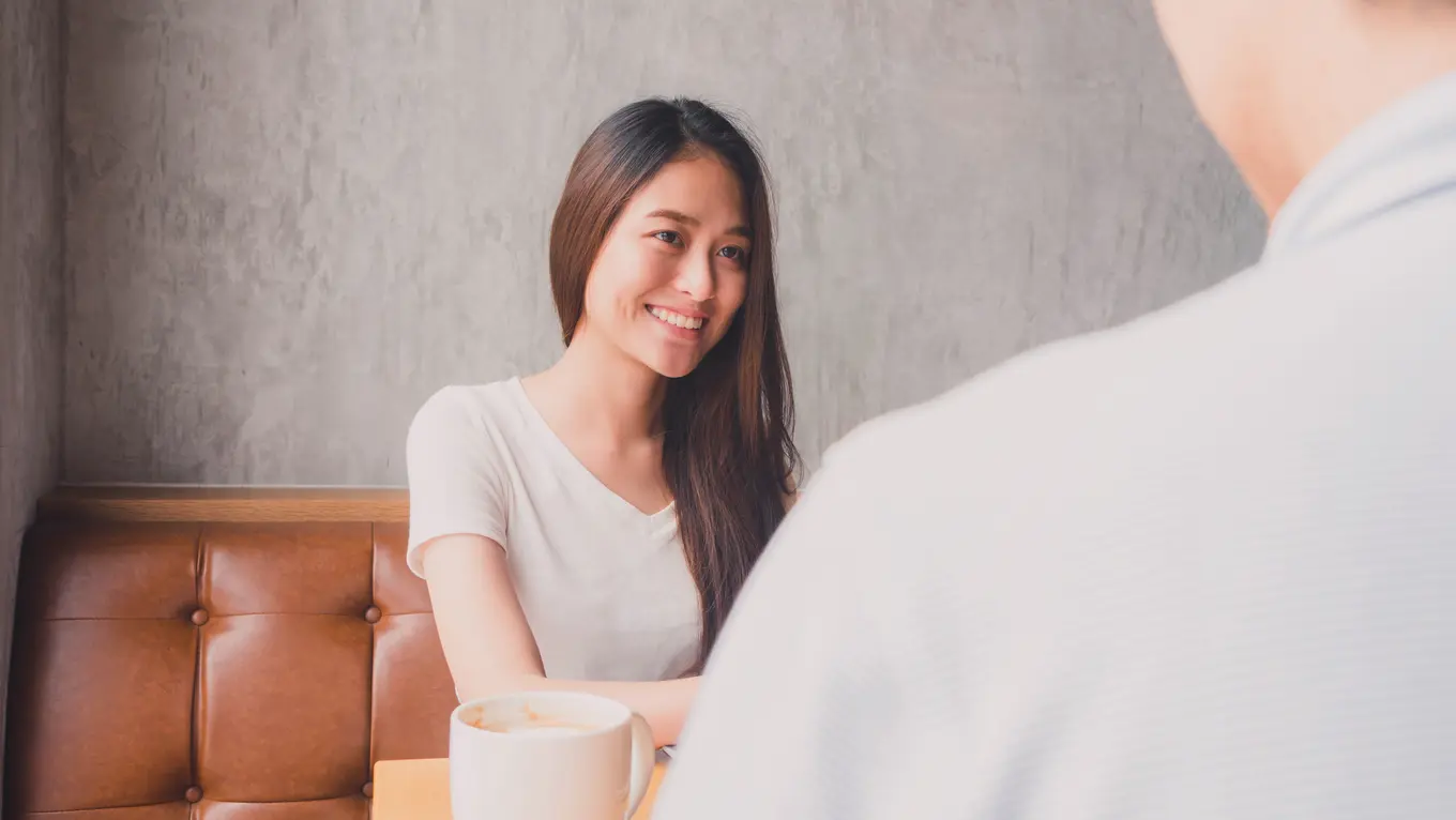 5 Cara Berbicara yang Membuat Pria Sangat Menyukaimu - Relationship Fimela.com