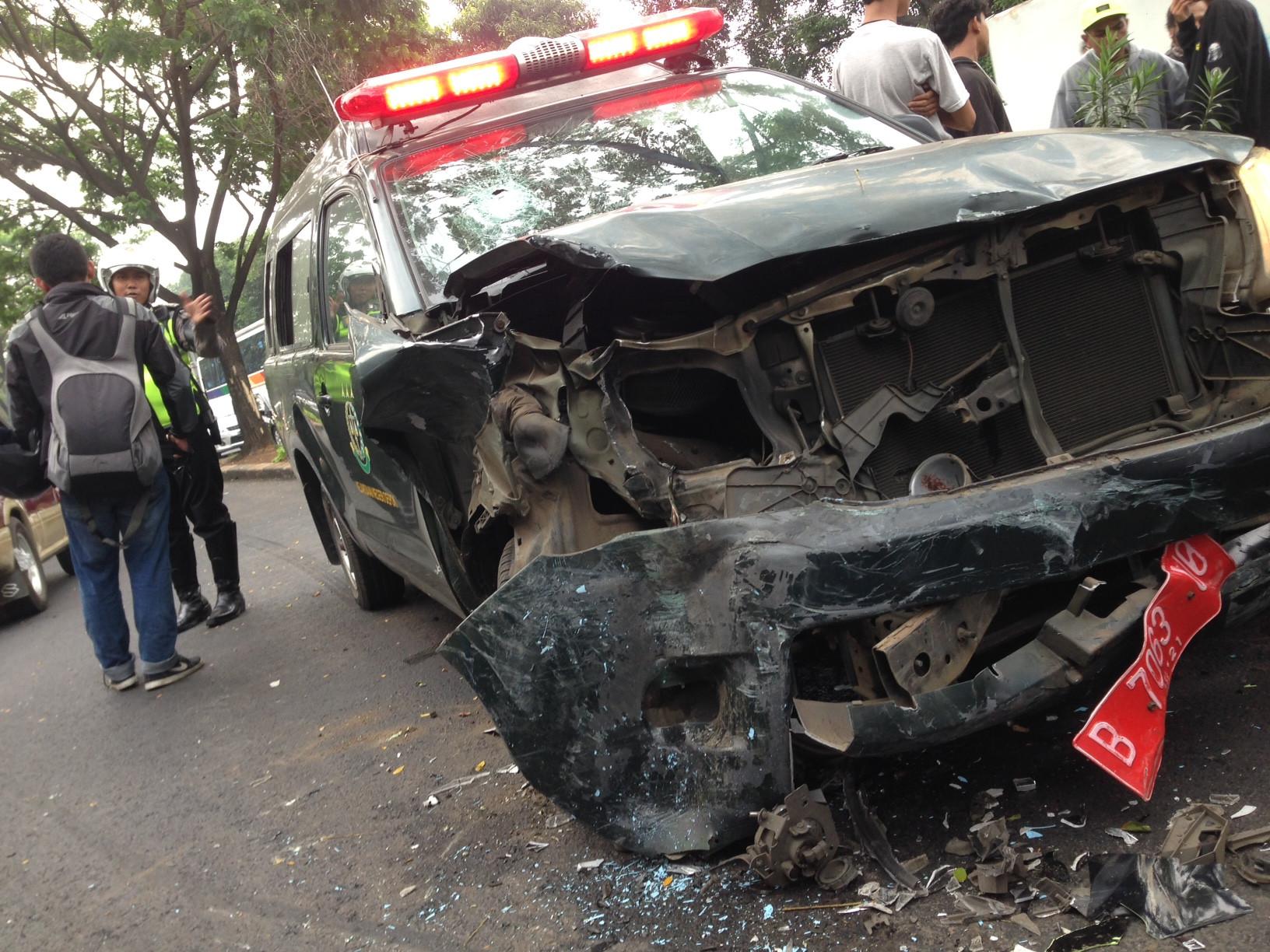 Kronologi Tahanan Kabur Bawa Lari Kendaraan Kejaksaan Depok - News ...