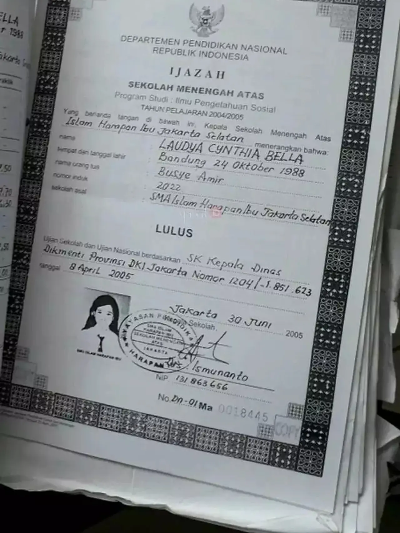 6 Potret Ijazah Sekolah Artis Indonesia, Pasfoto dan Nama Asli Curi ...