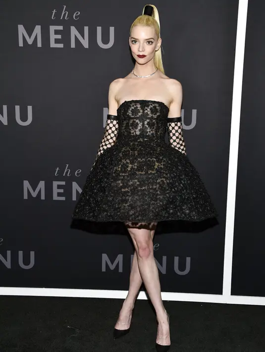 Parade Penampilan Anya Taylor-Joy dalam Promosi Film The Menu, Dress Hitam Kelam hingga Gaun ...