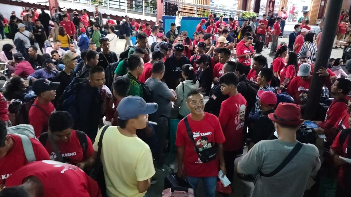 Naik KM Lawit, Ribuan Kader PDIP Kalbar ke Jakarta Ramaikan Puncak ...