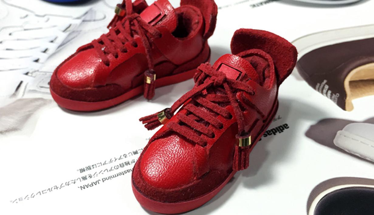 Penggemar Sepatu-Sepatu Bermerek, Seniman Ini Buat Miniaturnya Dengan ...
