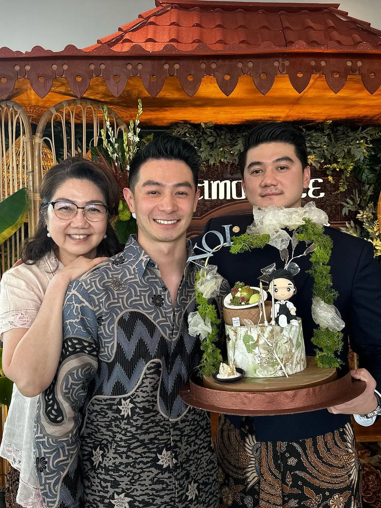 6 Potret Ultah Anak Chef Arnold Bertema Adat Jawa, Reynold Poernomo ...