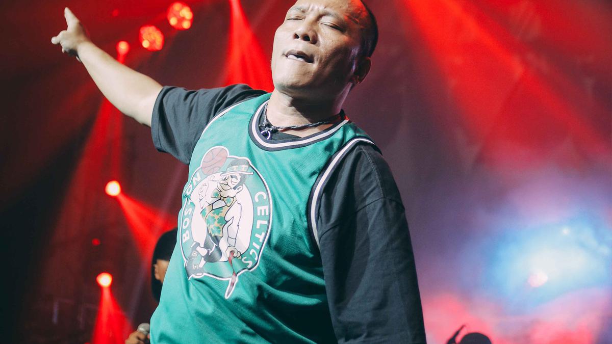 Mengenal Lebih Dekat Pelopor Musik Rap Indonesia, Iwa K - ShowBiz ...