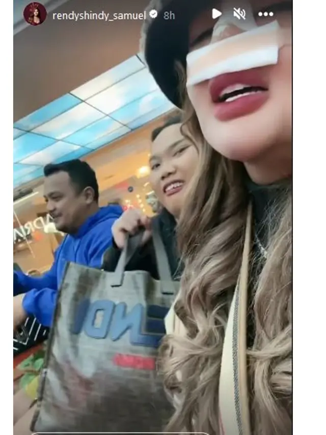 6 Potret Shindy Samuel Jalan-Jalan di Amerika Usai Oplas, Hidung Masih Diperban - Hot Liputan6.com