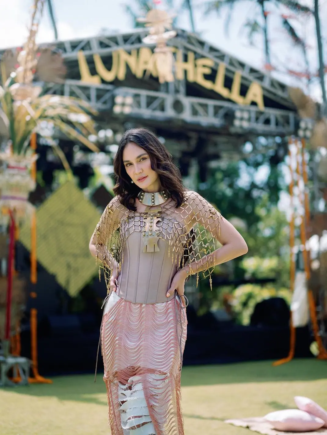 6 Potret Memesona Luna Maya bak Dewi Yunani di Perayaan Ulang Tahun ke ...