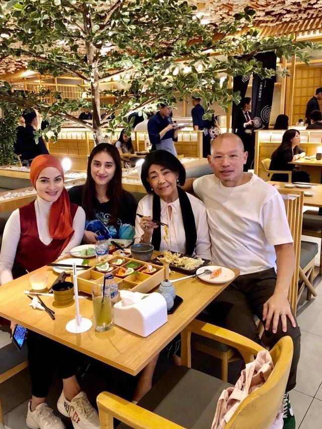 6 Potret Aditya Tumbuan Anak Rima Melati dan Istri yang Jarang Tersorot ...