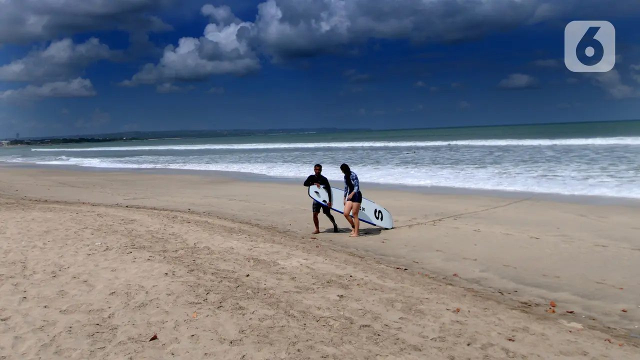Pantai Kuta, Desa Nelayan yang Jadi Objek Wisata Favorit di Pulau ...