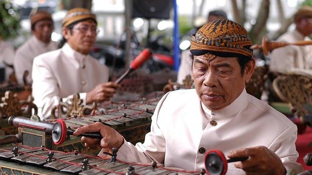 11 Contoh Tembang Macapat, Pahami Guru Gatra, Guru Wilangan, dan Guru ...