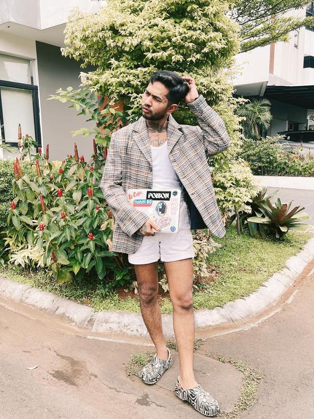 6 Fakta Onadio Leonardo Bintangi Film Hello Ghost: Cukur Jenggot dan ...