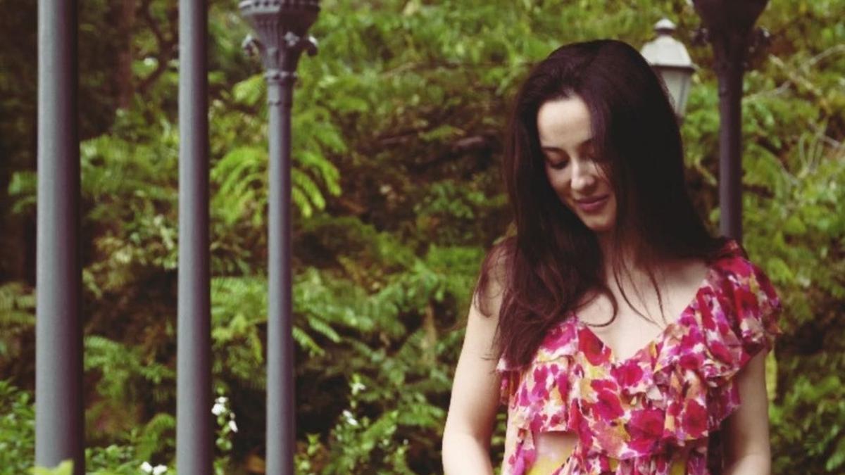 Hamil, Julie Estelle Pamer Baby Bump