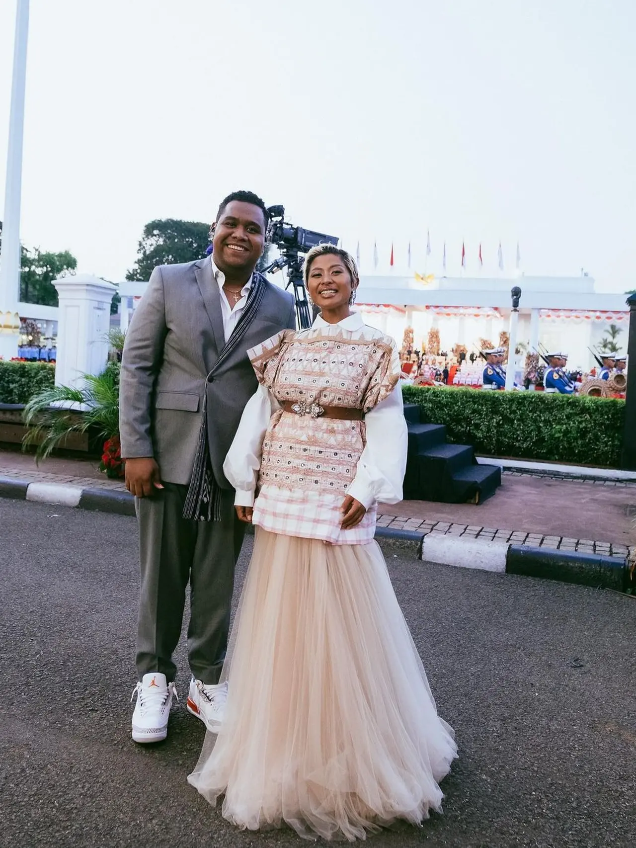 Tampil di Upacara 17 Agustus, Ini 6 Potret Menawan Dira Sugandi - Hot ...