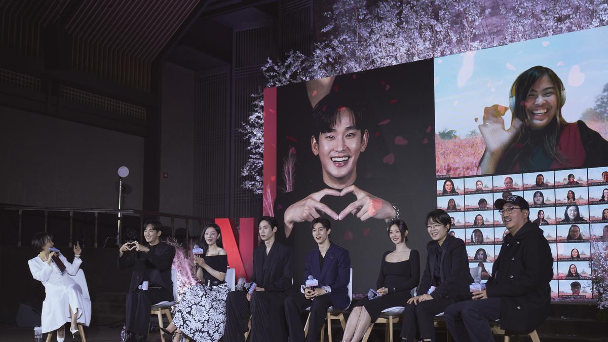 Momen Lucu Kim So Hyun, Kim Ji Woon dan para Bintang Queen of Tears ...