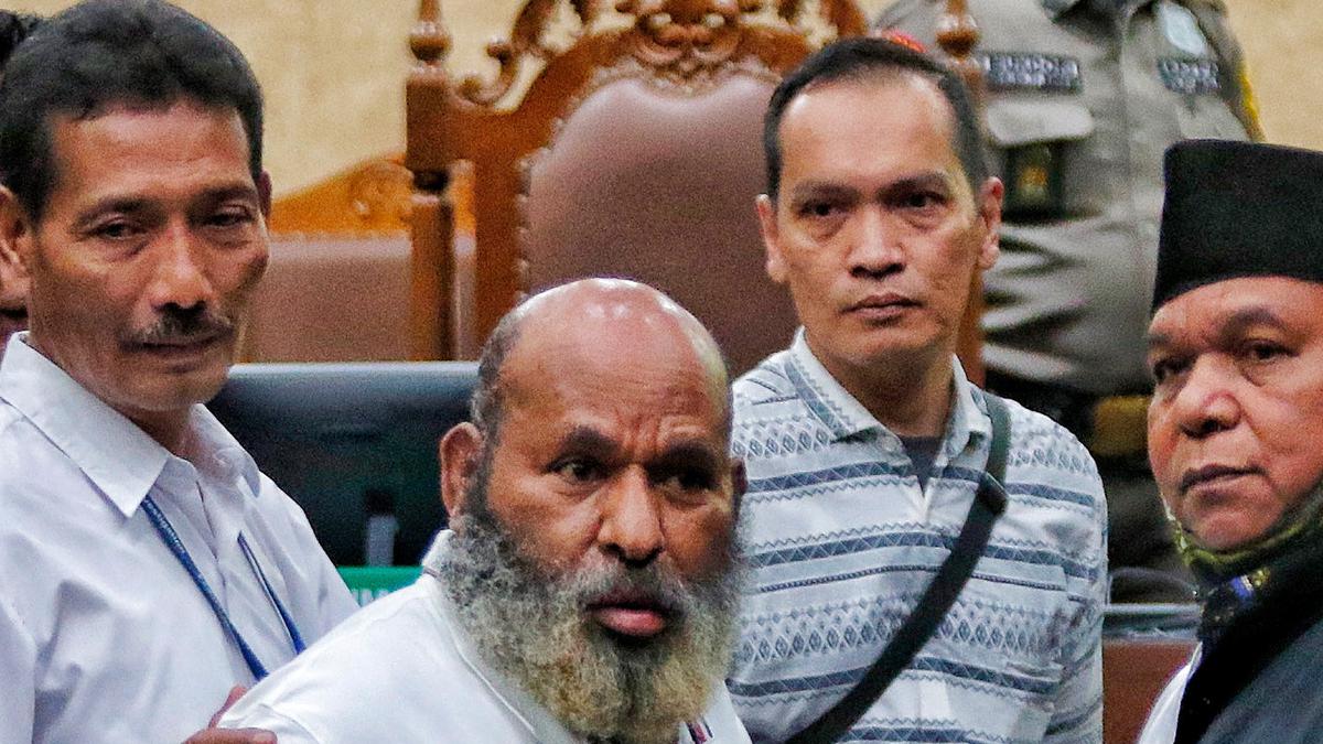 Lukas Enembe Berkelakuan Jorok di Rutan KPK, Kencing di Celana hingga ...