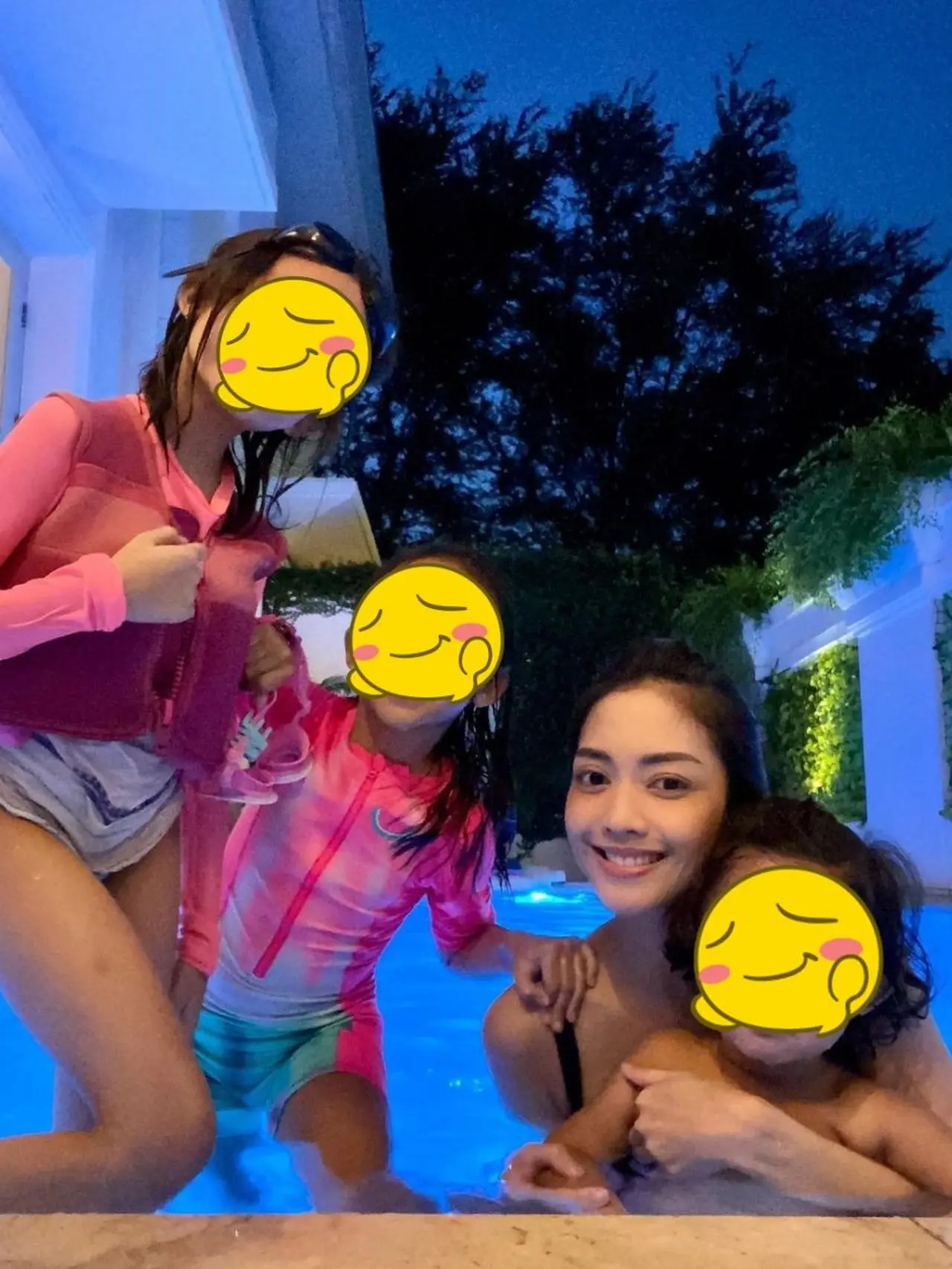 7 Potret Rumah Artis Ririn Dwi Ariyanti dan Aldi Bragi yang Bernuansa Cerah - ShowBiz Liputan6.com