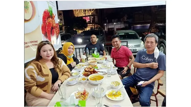 Bugar di Usia 65 Tahun, Ini 6 Potret Terbaru Obbie Messakh Penyanyi Era ...