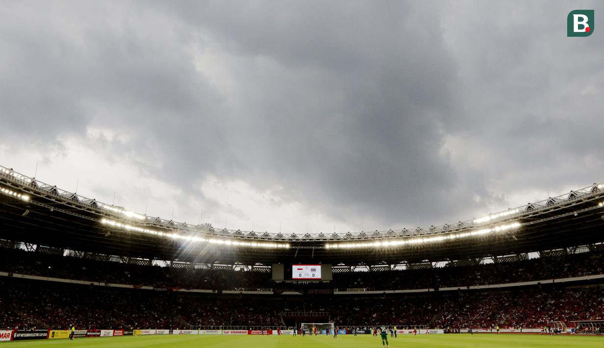 Foto: Penampakan Awan Gelap Selimuti Langit SUGBK saat Timnas Indonesia vs Thailand di Piala AFF ...