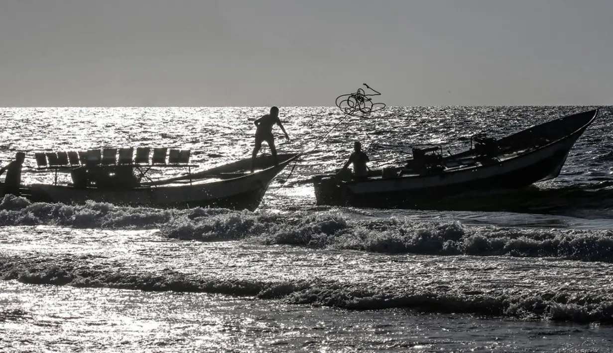 FOTO: Potret Nelayan Palestina Menangkap Ikan di Laut Mediterania ...