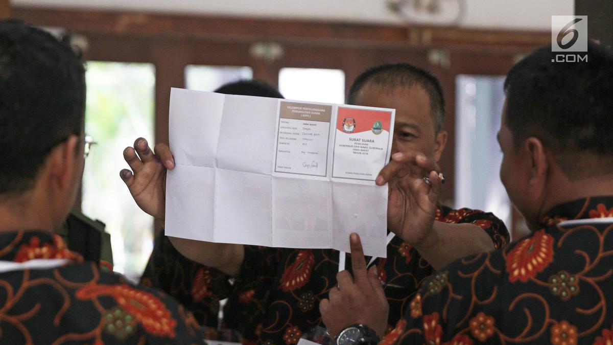 FOTO: Di TPS SBY, Deddy Mizwar-Dedi Mulyadi Menang - Foto Liputan6.com