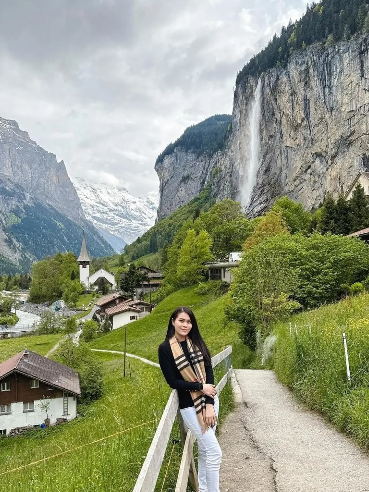 10 Potret Chen Giovani Soetanto, Calon Menantu Hotman Paris yang ...