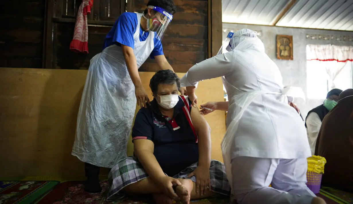 Foto Vaksinasi Jemput Bola Untuk Lansia Di Malaysia Foto Liputan6