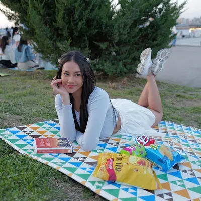 Keren Banget, Potret Anya Geraldine dengan Busana Serba Hitam ...