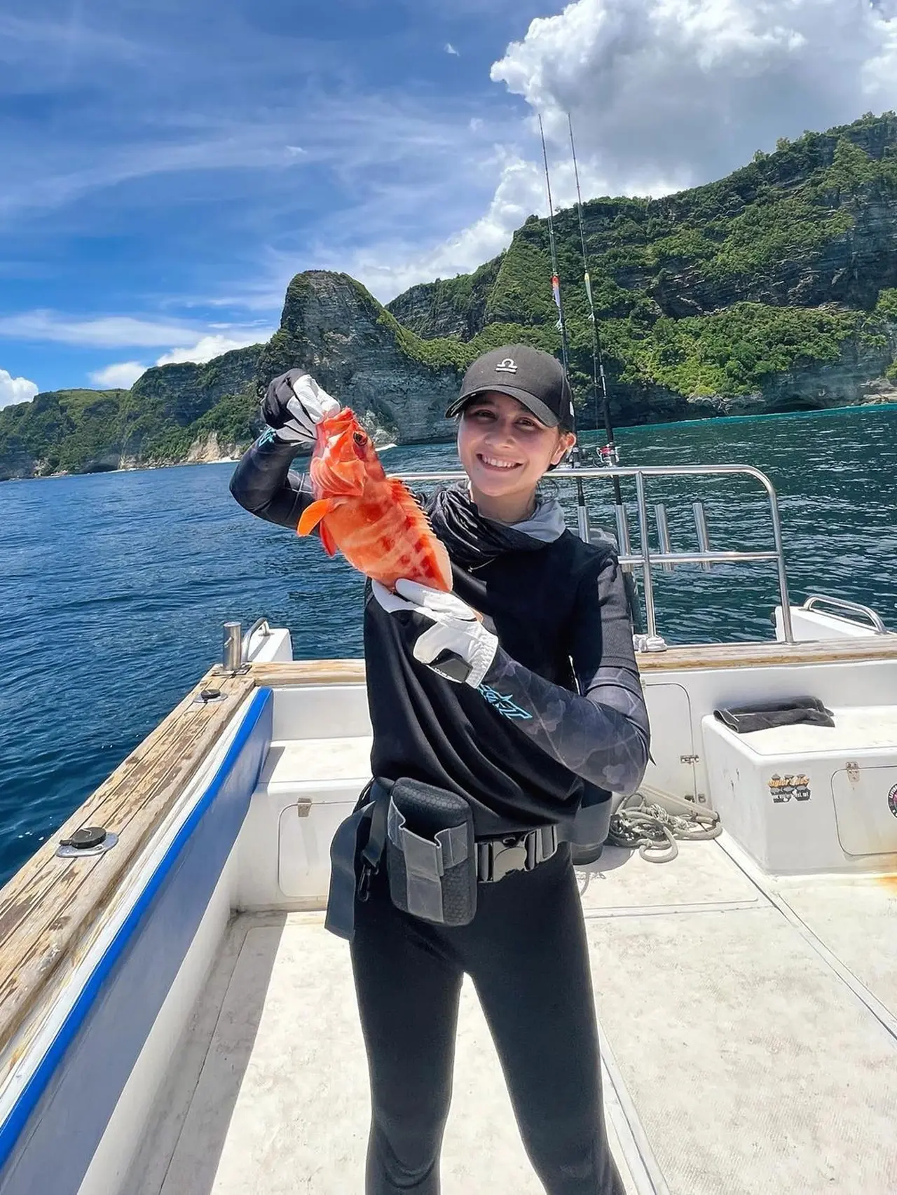 6 Potret Prilly Latuconsina Mancing Pakai Metode Popping di Nusa Penida ...