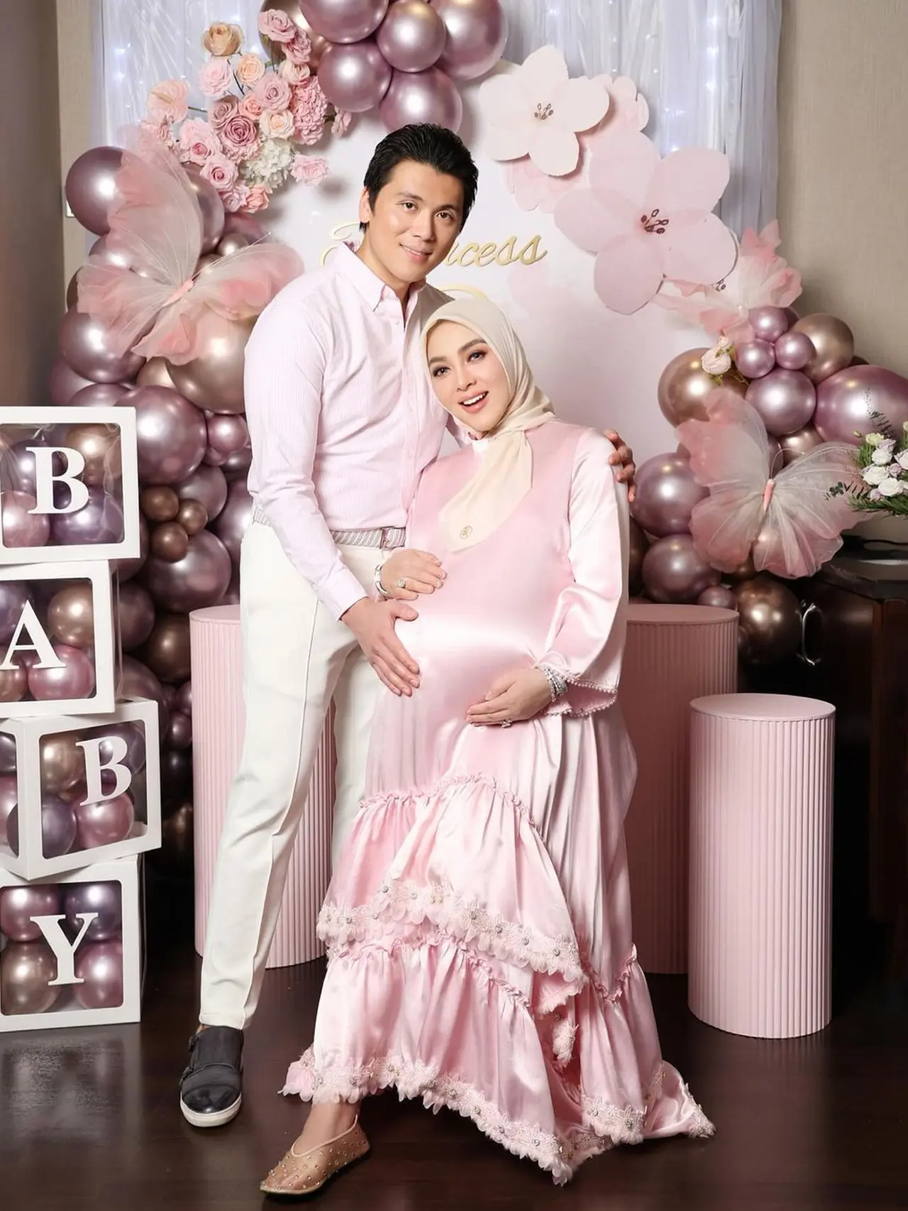 7 Potret Syahrini Umumkan Kelahiran Anak Pertama, Tepat di Hari Ultah ...