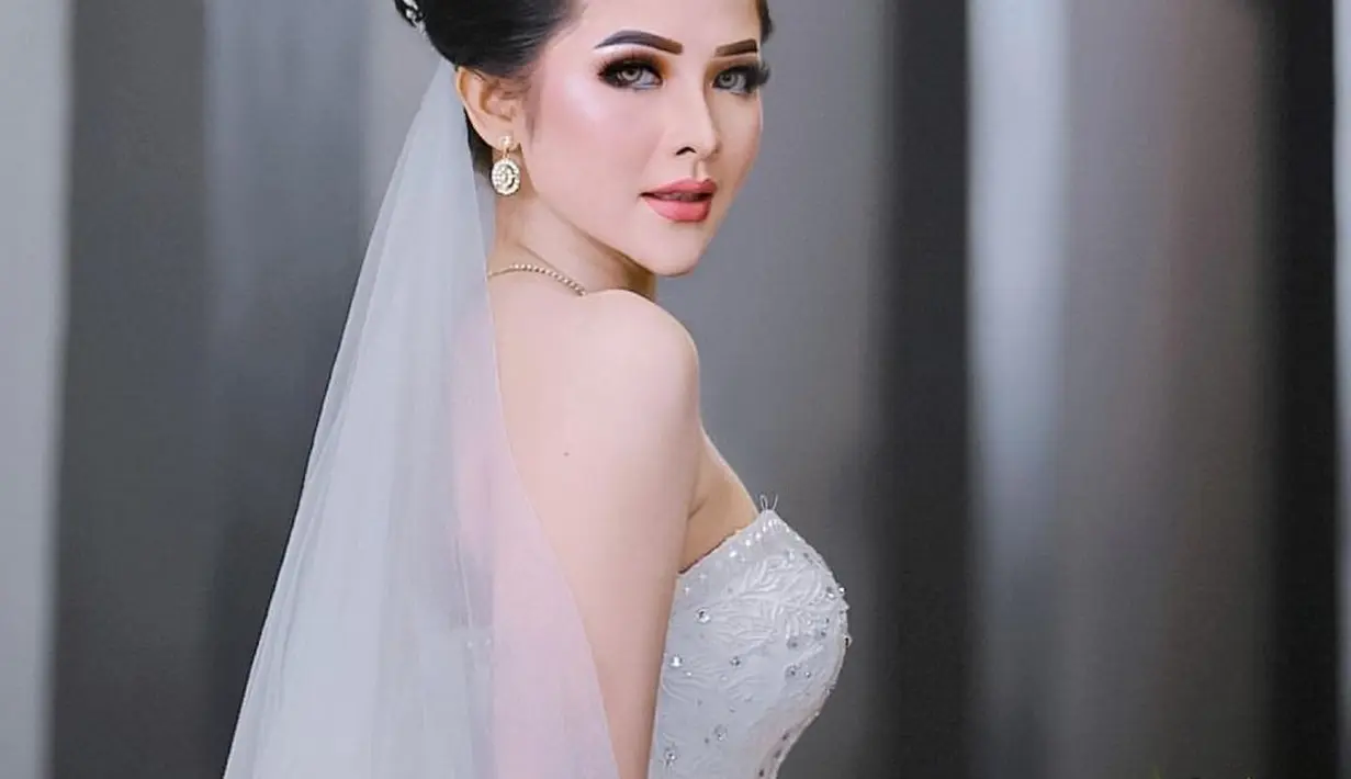 Biasa Makeup Tebal, 8 Potret Bella Bonita Istri Denny Caknan Makin Menawan dengan Makeup Natural ...